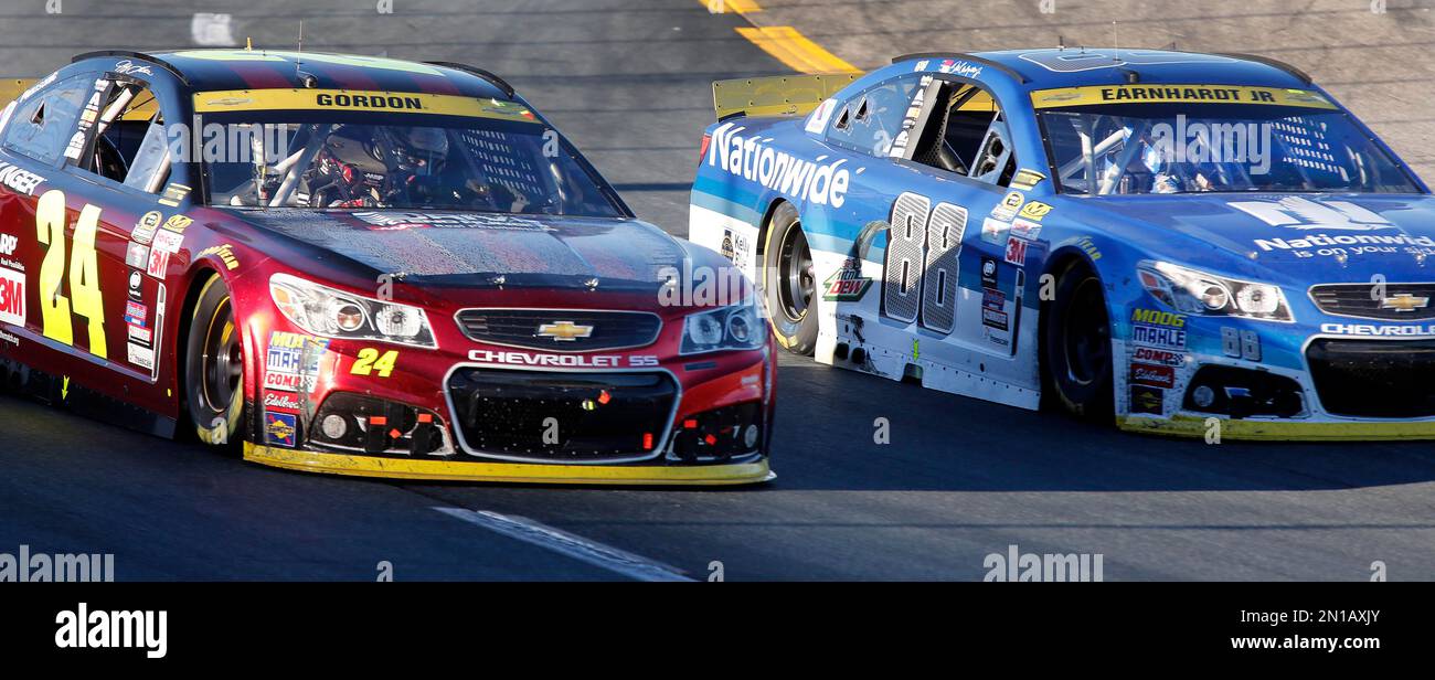 Dale Earnhardt Jr. (88) moves down low to pass Jeff Gordon during the ...