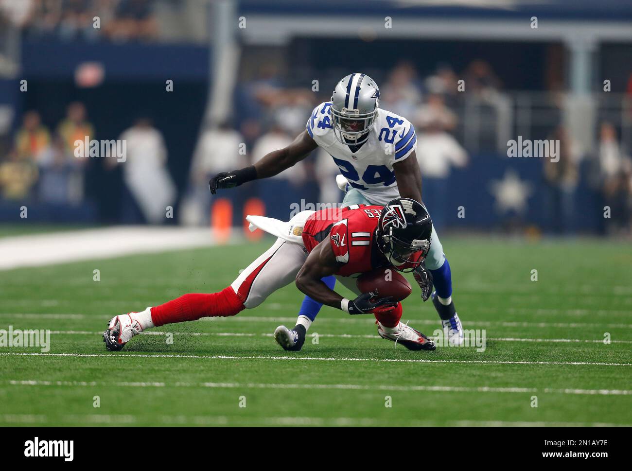 Atlanta Falcons' Julio Jones (11) is unable to grab a pass as Dallas ...