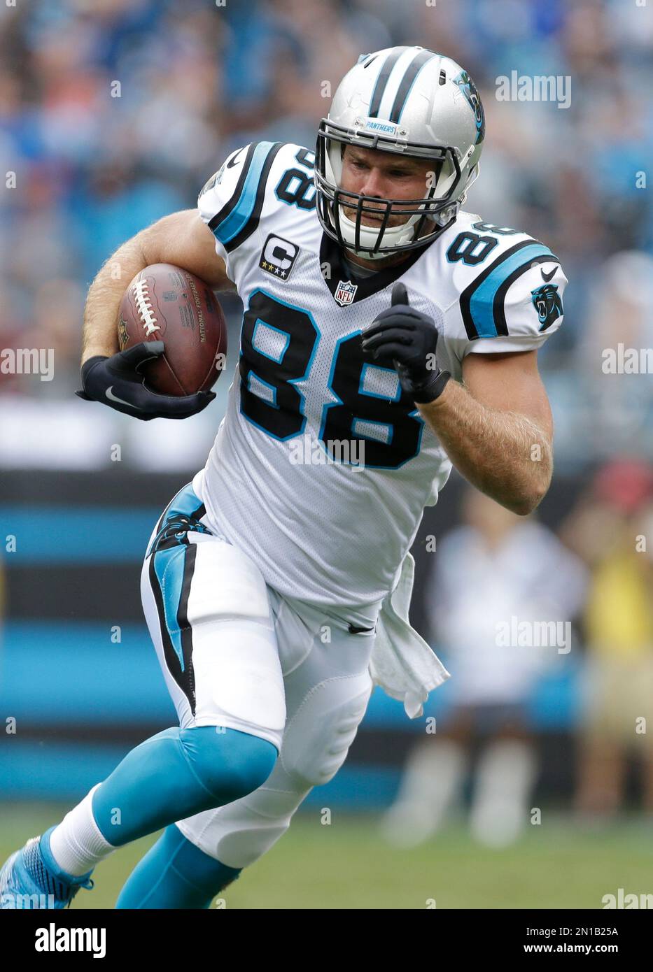 Carolina Panthers' Greg Olsen (88) runs after a catch against the New ...