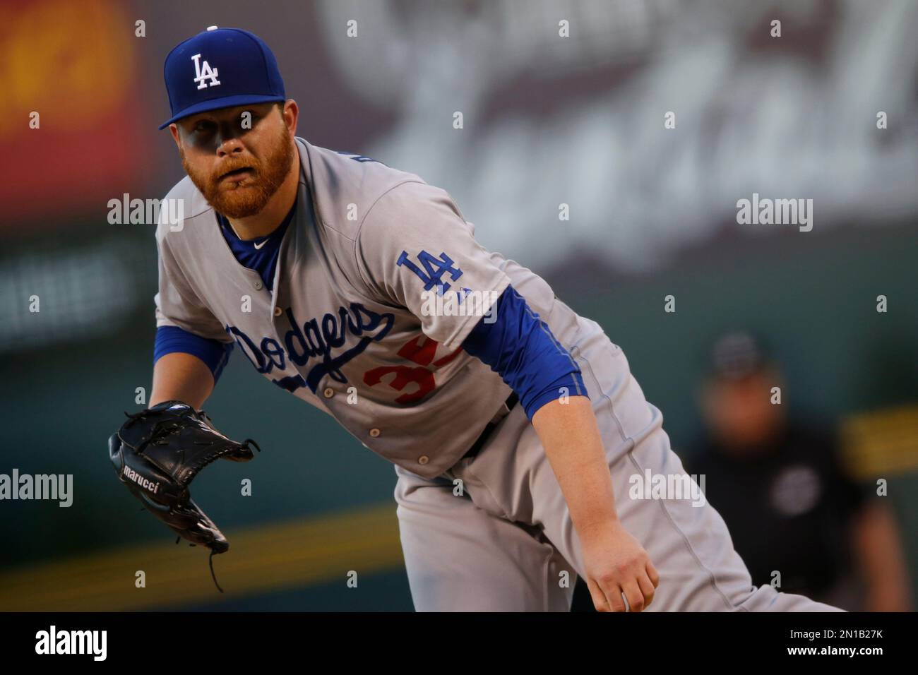 Los Angeles Dodgers starting pitcher Brett Anderson (35) works against ...
