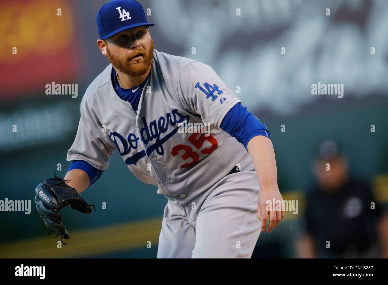 Los Angeles Dodgers starting pitcher Brett Anderson (35) works against ...