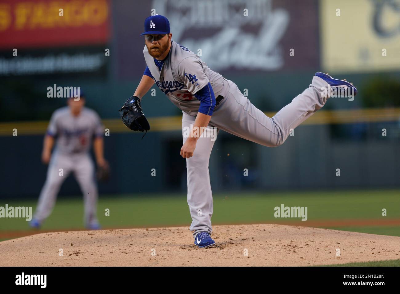Los Angeles Dodgers starting pitcher Brett Anderson (35) works against ...
