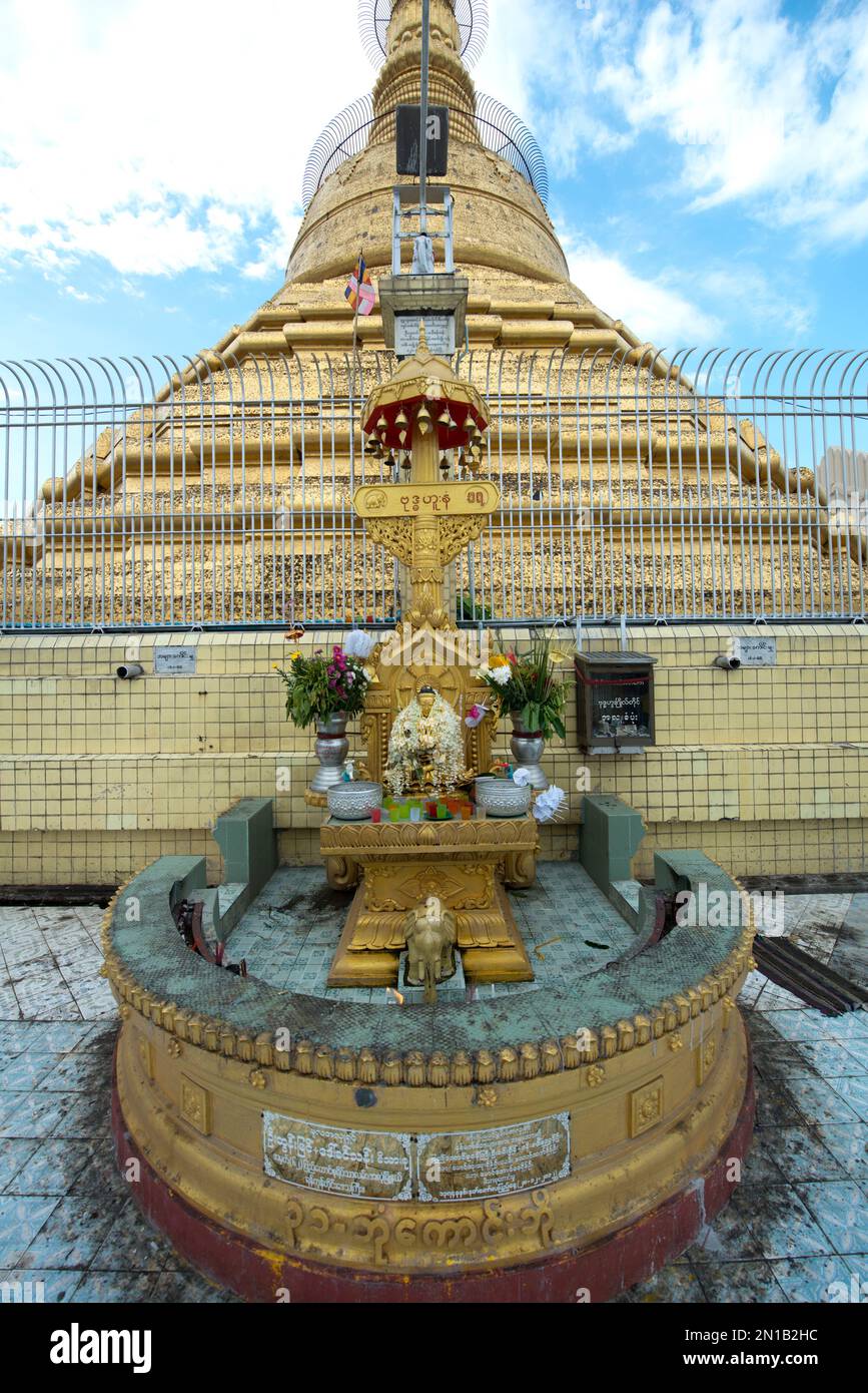 Altar and stupa, Botahtaung Paya (Buddha's First Sacred Hair Relic ...