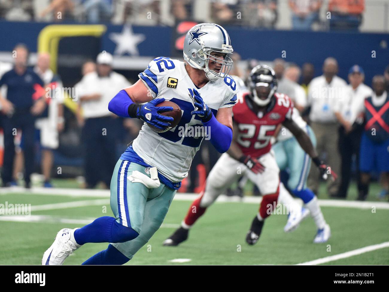 Dallas Cowboys tight end Jason Witten (82) grabs a pass from ...
