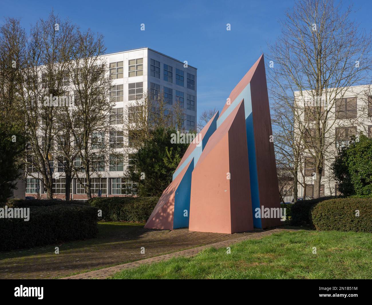 Modern sculpture by Bernard Schottlander, Fred Roche Gardens, Milton ...