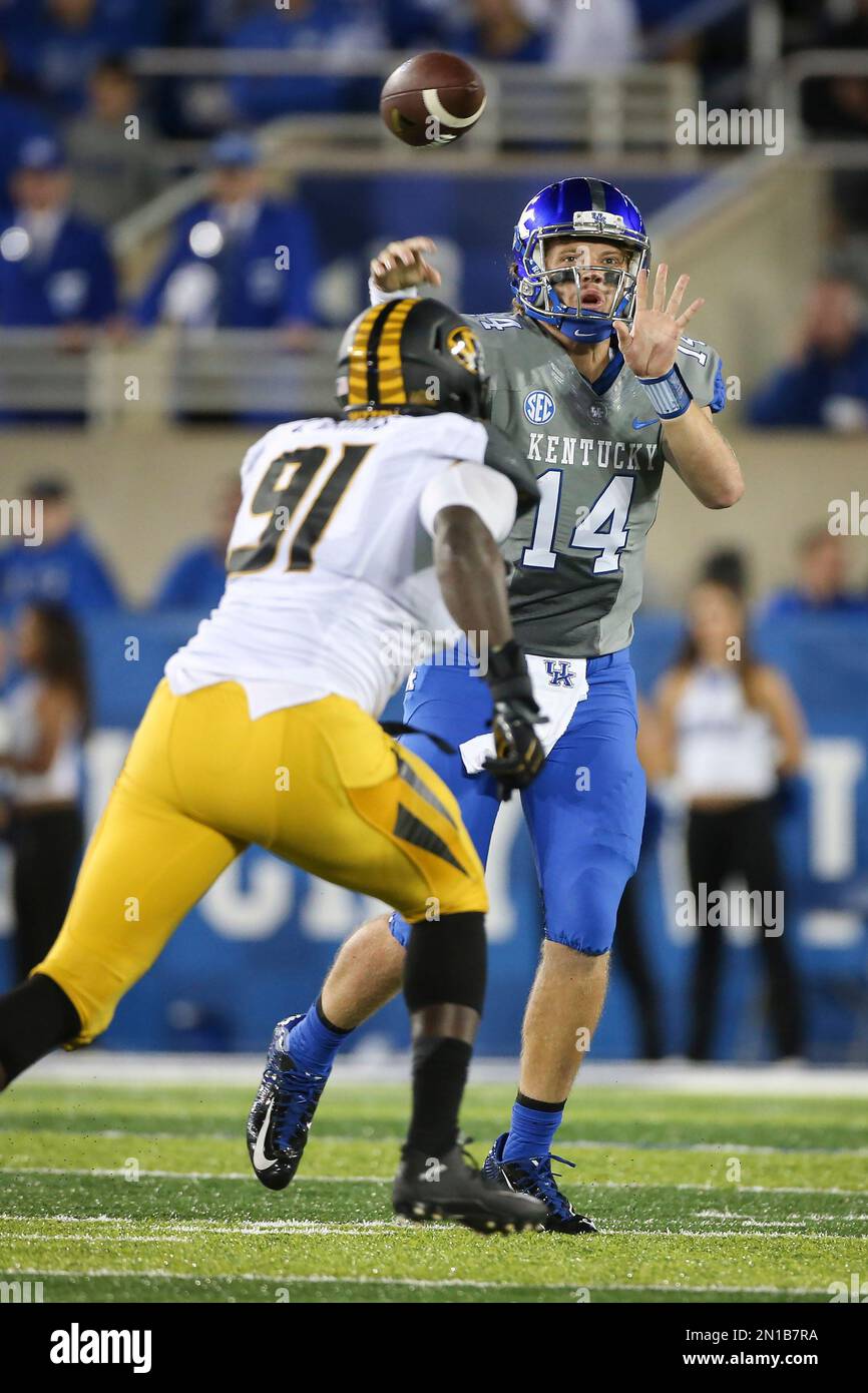 Kentucky quarterback Patrick Towles passes over Missouri defensive end ...