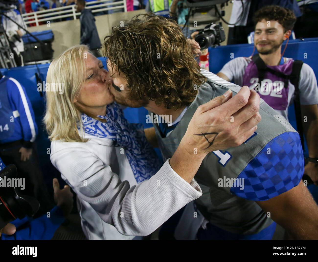Kentucky quarterback Patrick Towles gets a kiss from his mother Amy ...