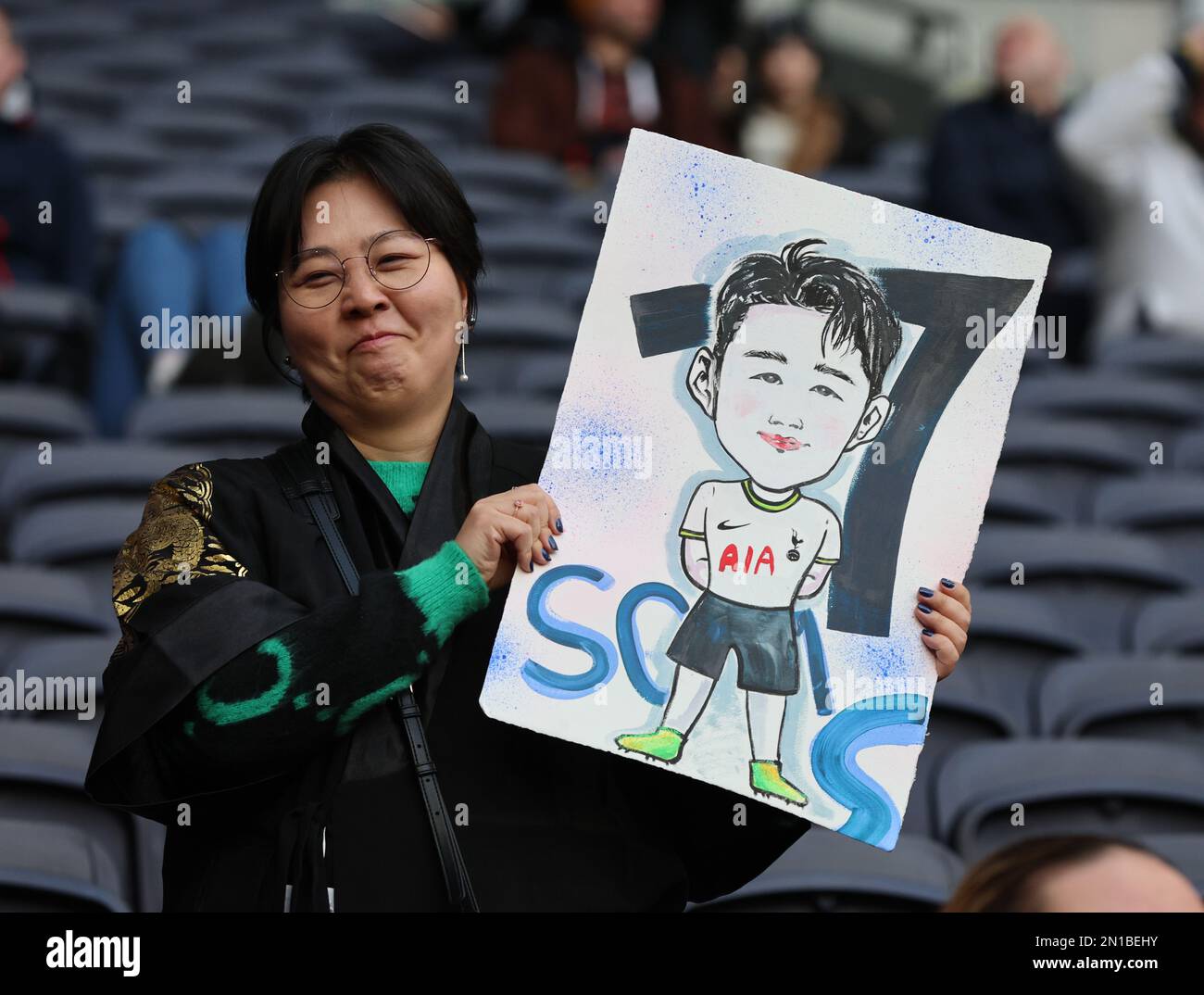 Son heung min fan soccer match hi-res stock photography and images - Alamy