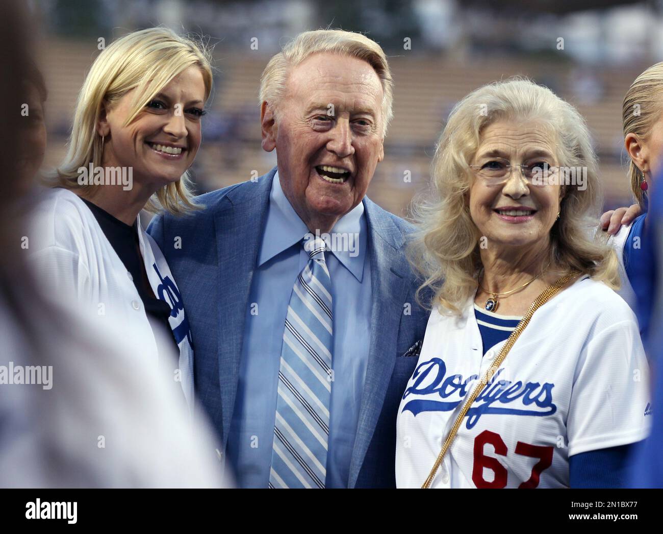 Los Angeles Dodgers broadcaster Vin Scully, center, poses for ...
