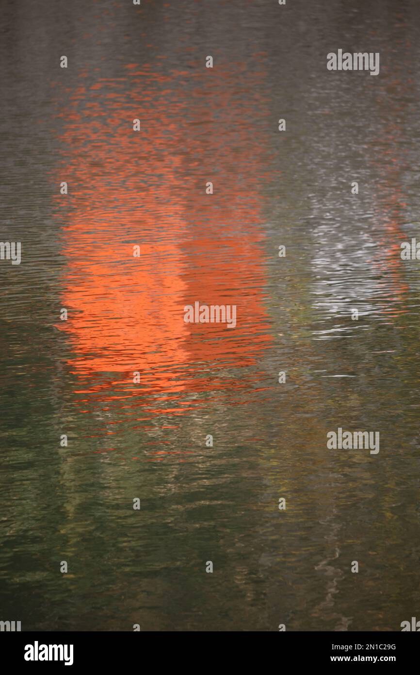 Orange cube reflected in rippled water Stock Photo - Alamy Orange cube reflected in rippled water Stock Photo - Alamy