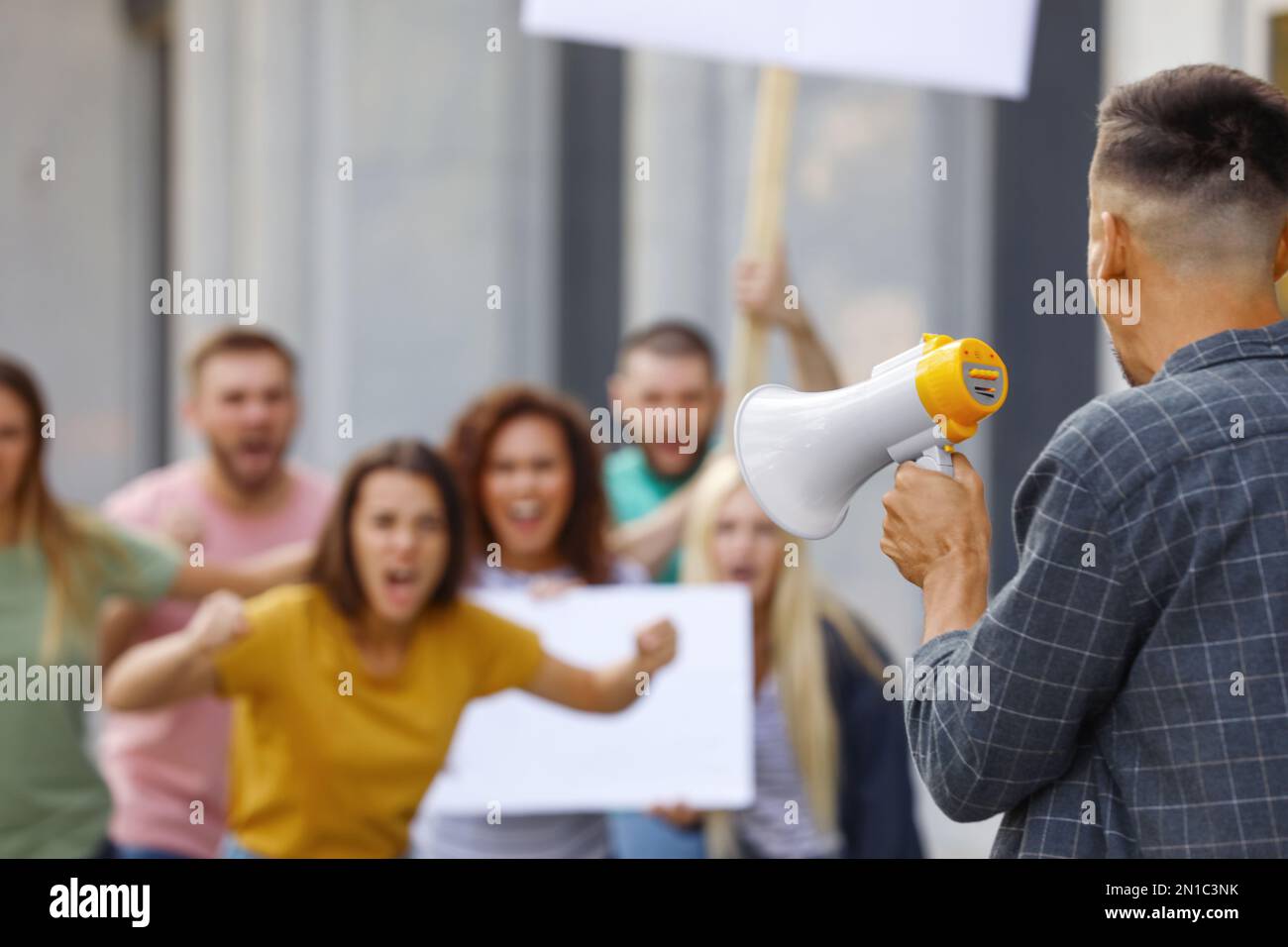 Crowd people angry shouting hi-res stock photography and images - Alamy