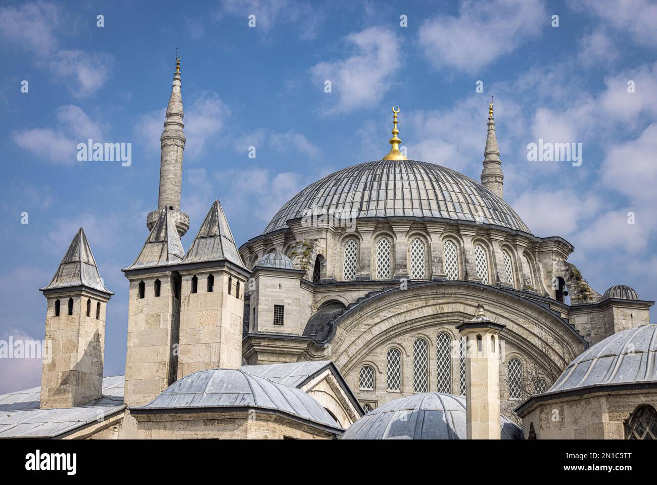 Muqarnas blue mosque hi-res stock photography and images - Alamy