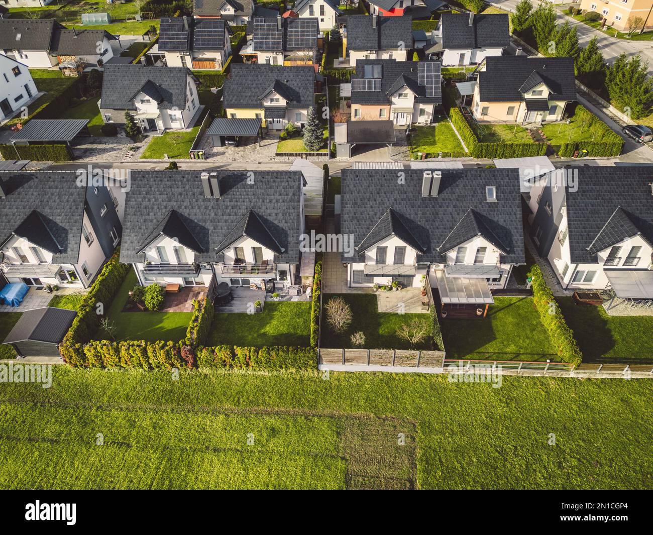 Aerial building detached house uk hi-res stock photography and images ...