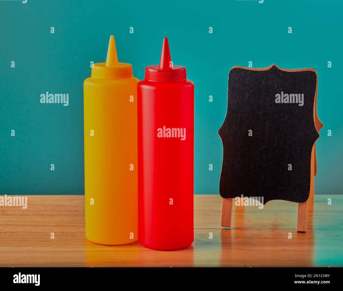 Condiments on diner table hi-res stock photography and images - Alamy