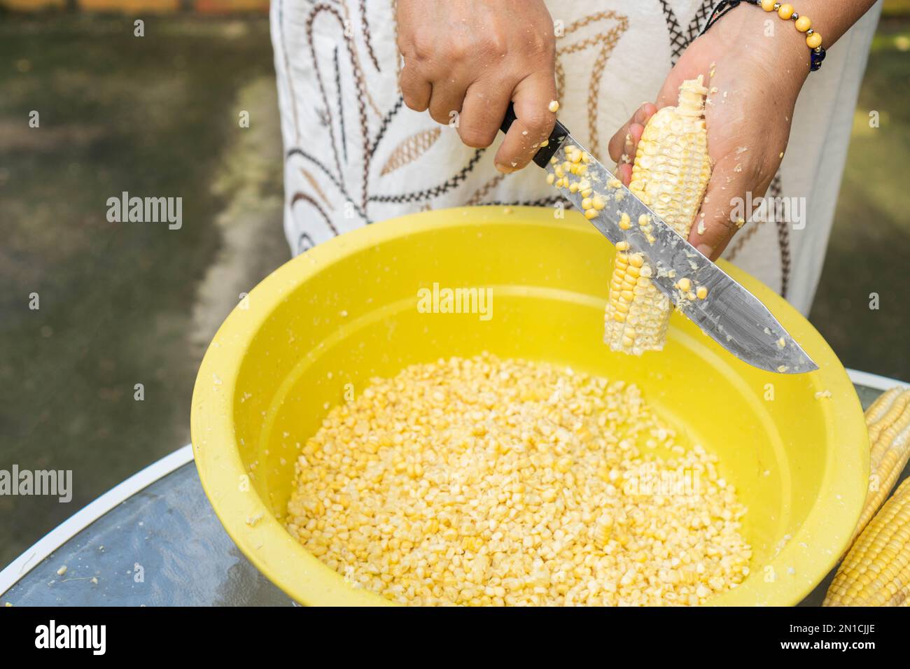 A woman's hands shelling corn for the family dinner Stock Photo - Alamy