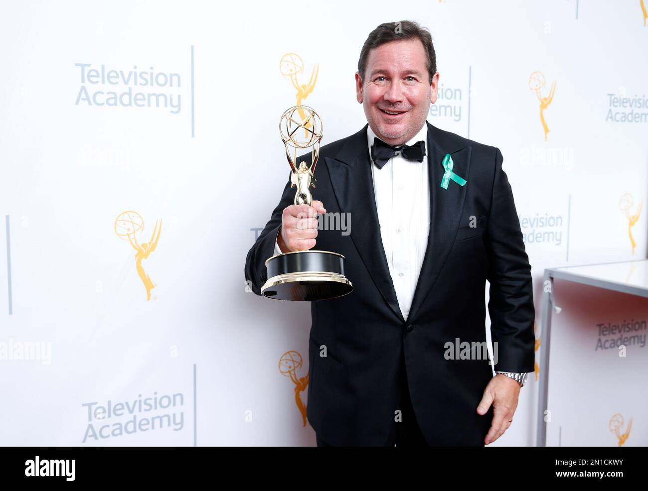 EXCLUSIVE - David Nutter poses with his award for outstanding director ...