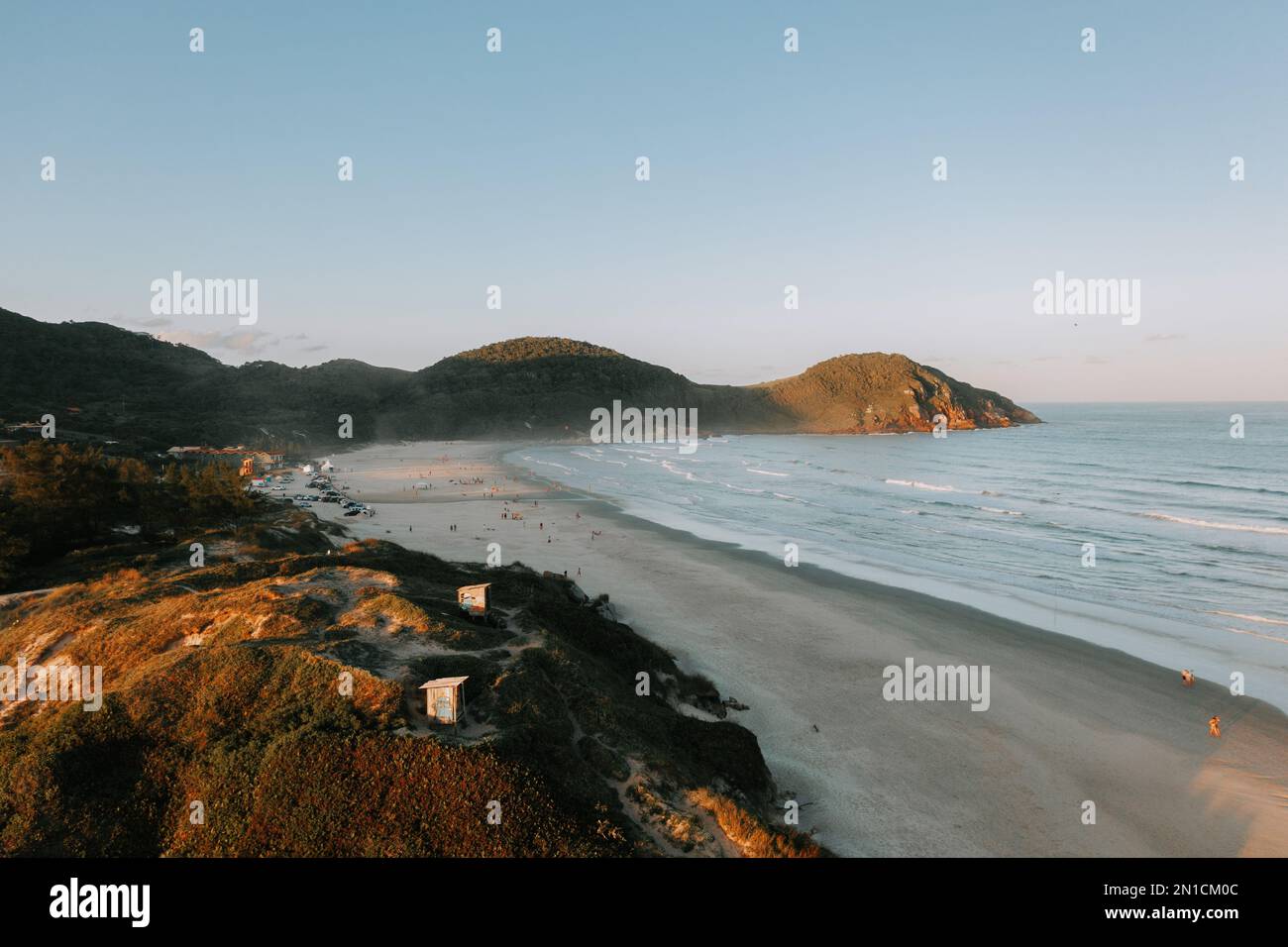 Der Strand - Praia do Luz in Santa Catrina bei Sonnenuntergang. Strand ...
