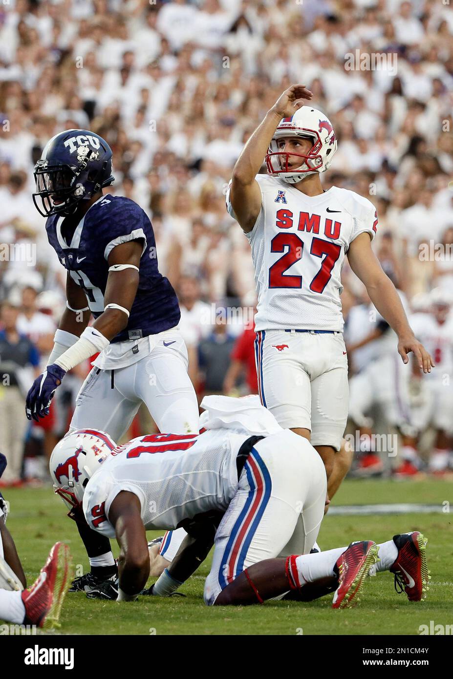 SMU place kicker Chad Hedlund (27) watches his extra point clear the ...