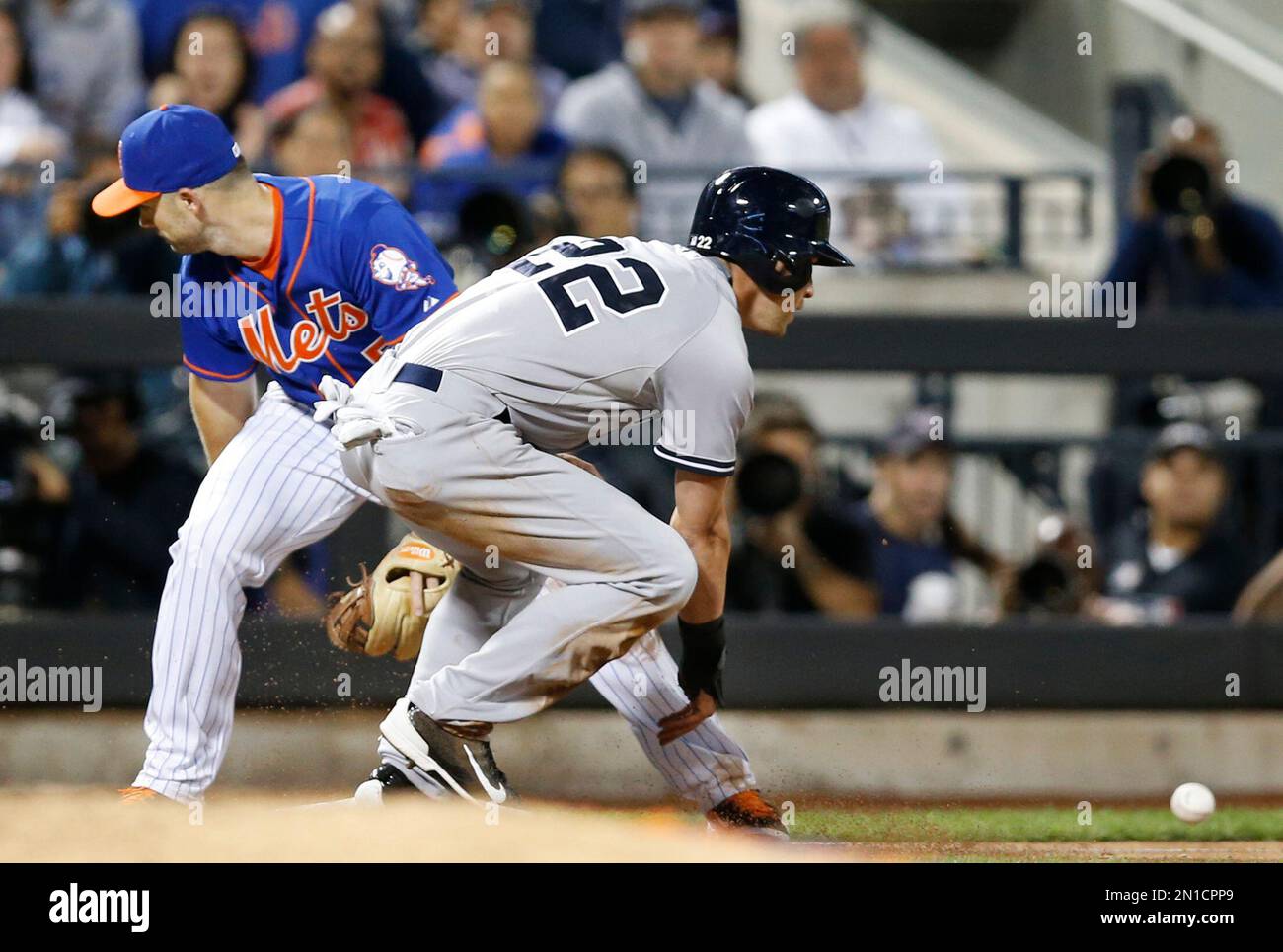 New York Mets third baseman David Wright, left, loses track of the ...