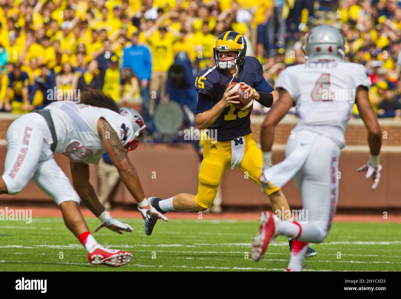 Michigan quarterback Jake Rudock (15) scrambles out of the pocket ...