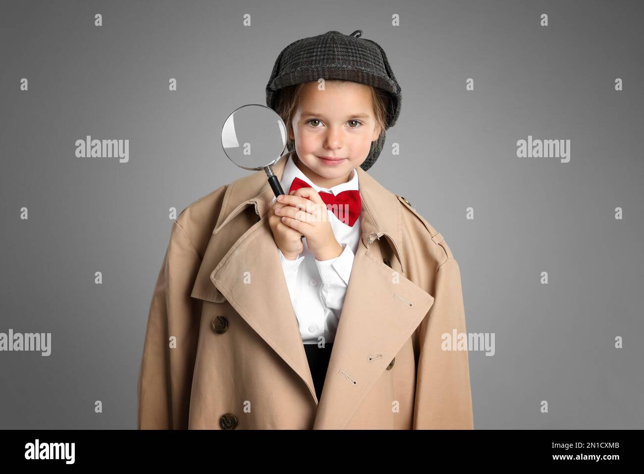 Child detective costume hi-res stock photography and images - Alamy