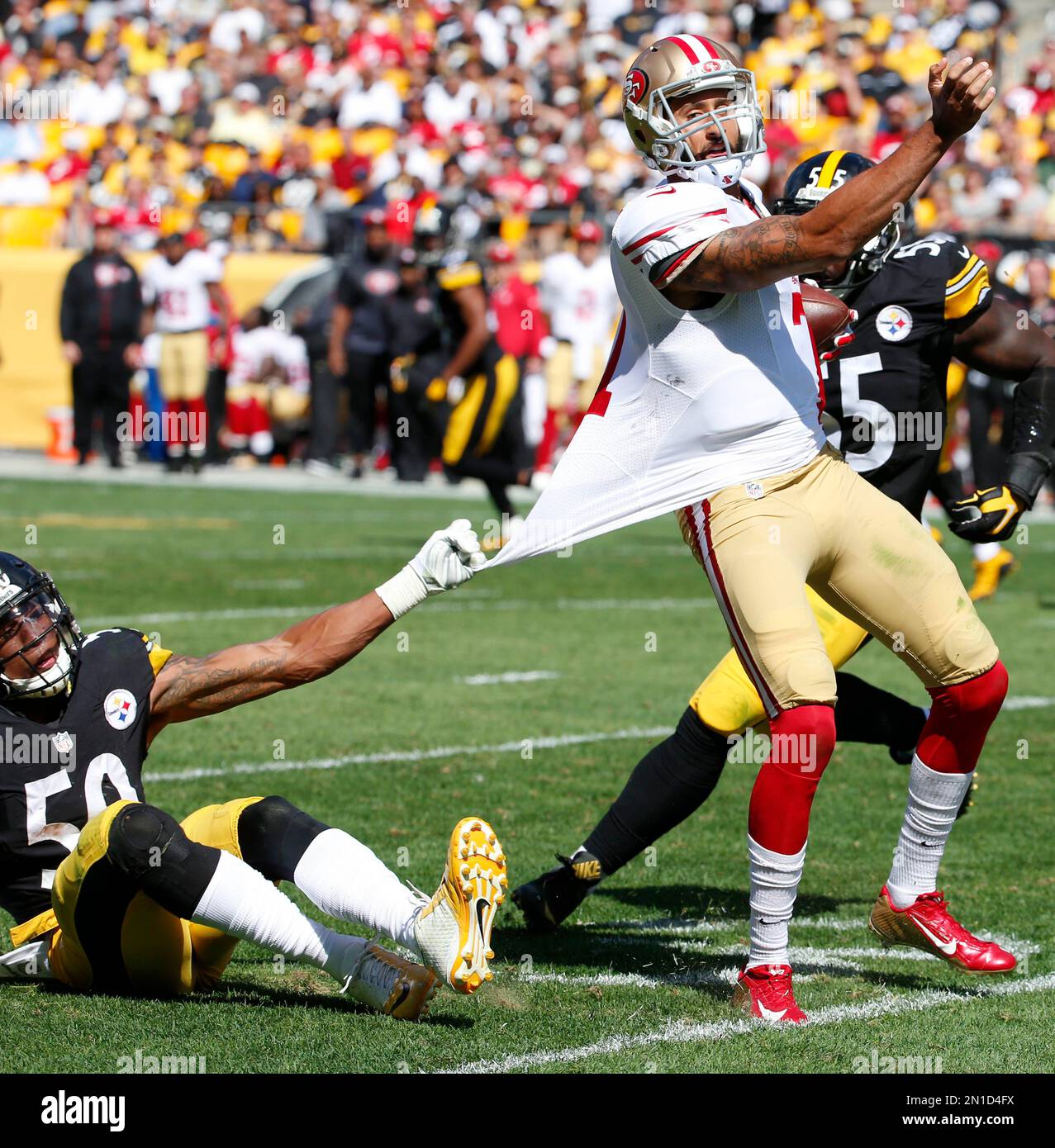 Pittsburgh Steelers inside linebacker Ryan Shazier (50) grabs San ...