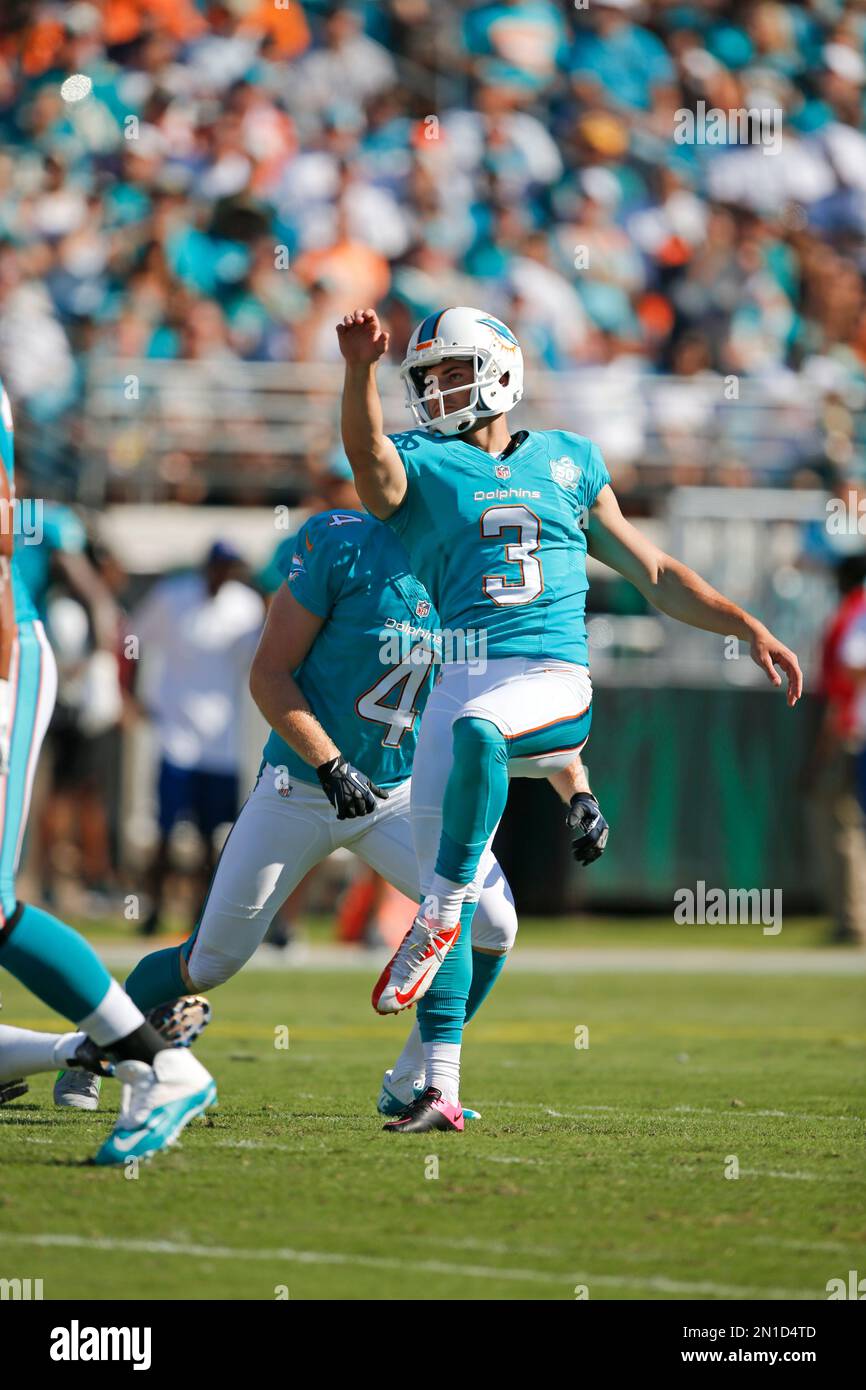 Miami Dolphins kicker Andrew Franks (3) kicks a field goal against the ...