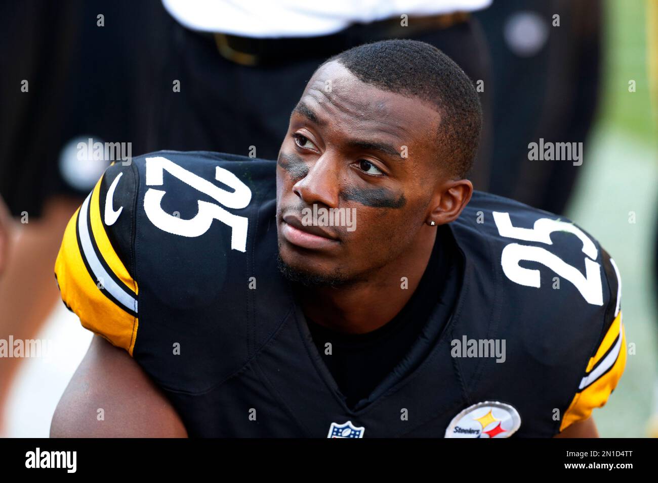 Pittsburgh Steelers defensive back Brandon Boykin (25) kneels on the ...