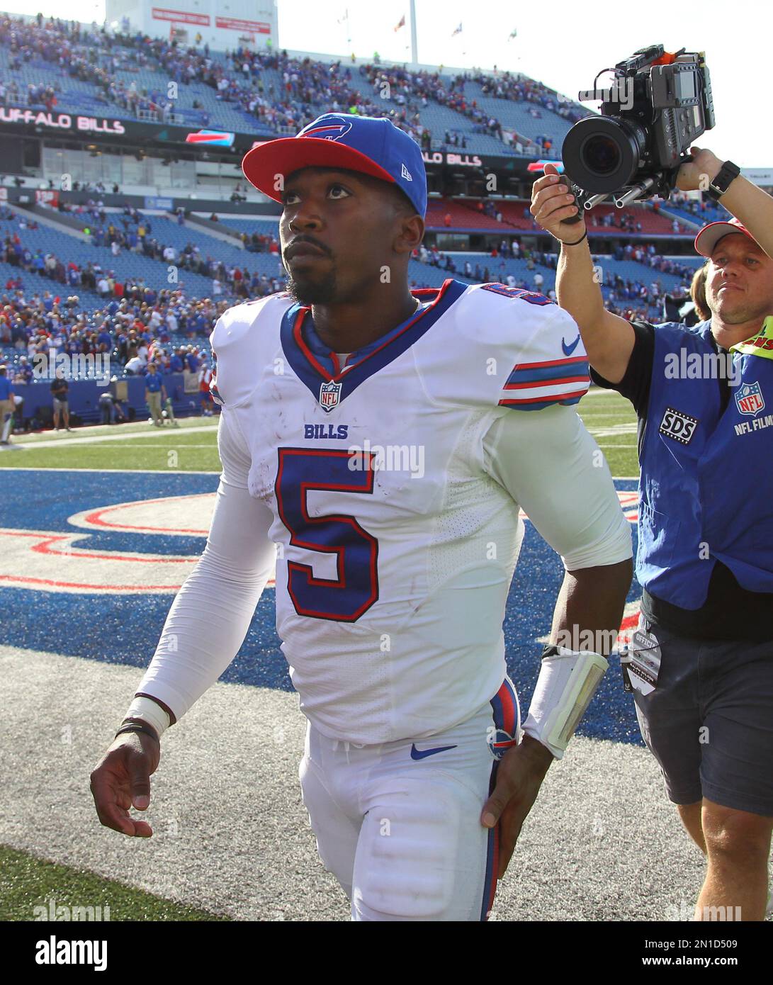 Buffalo Bills quarterback Tyrod Taylor (5) leaves the field after an ...