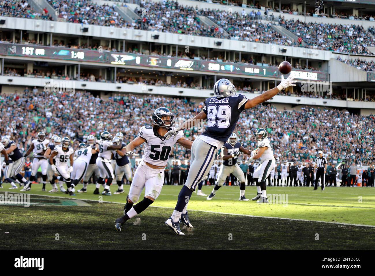 Dallas Cowboys' Gavin Escobar (89) cannot reach a pass as Philadelphia ...