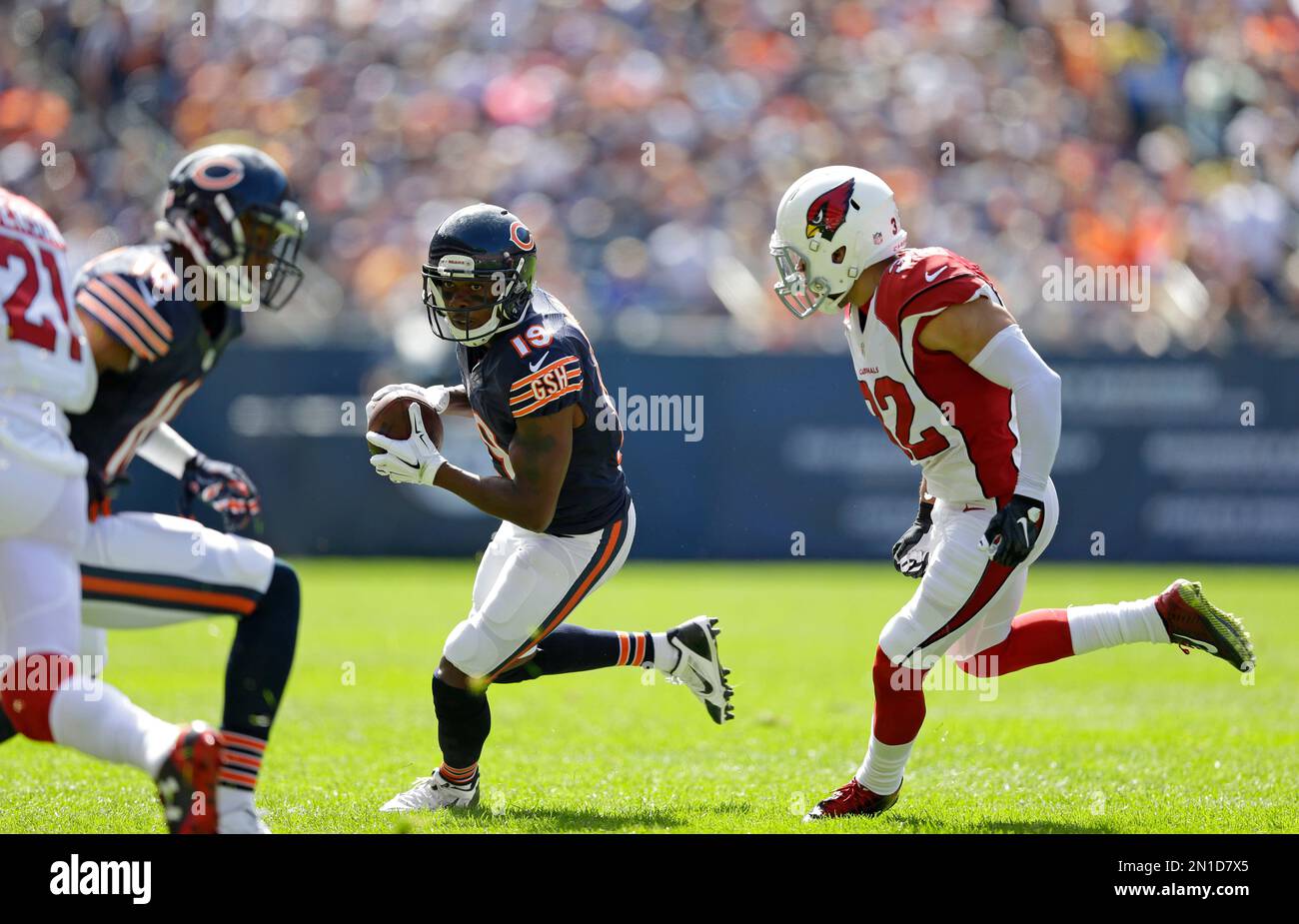 Chicago Bears wide receiver Eddie Royal (19) runs against Arizona ...