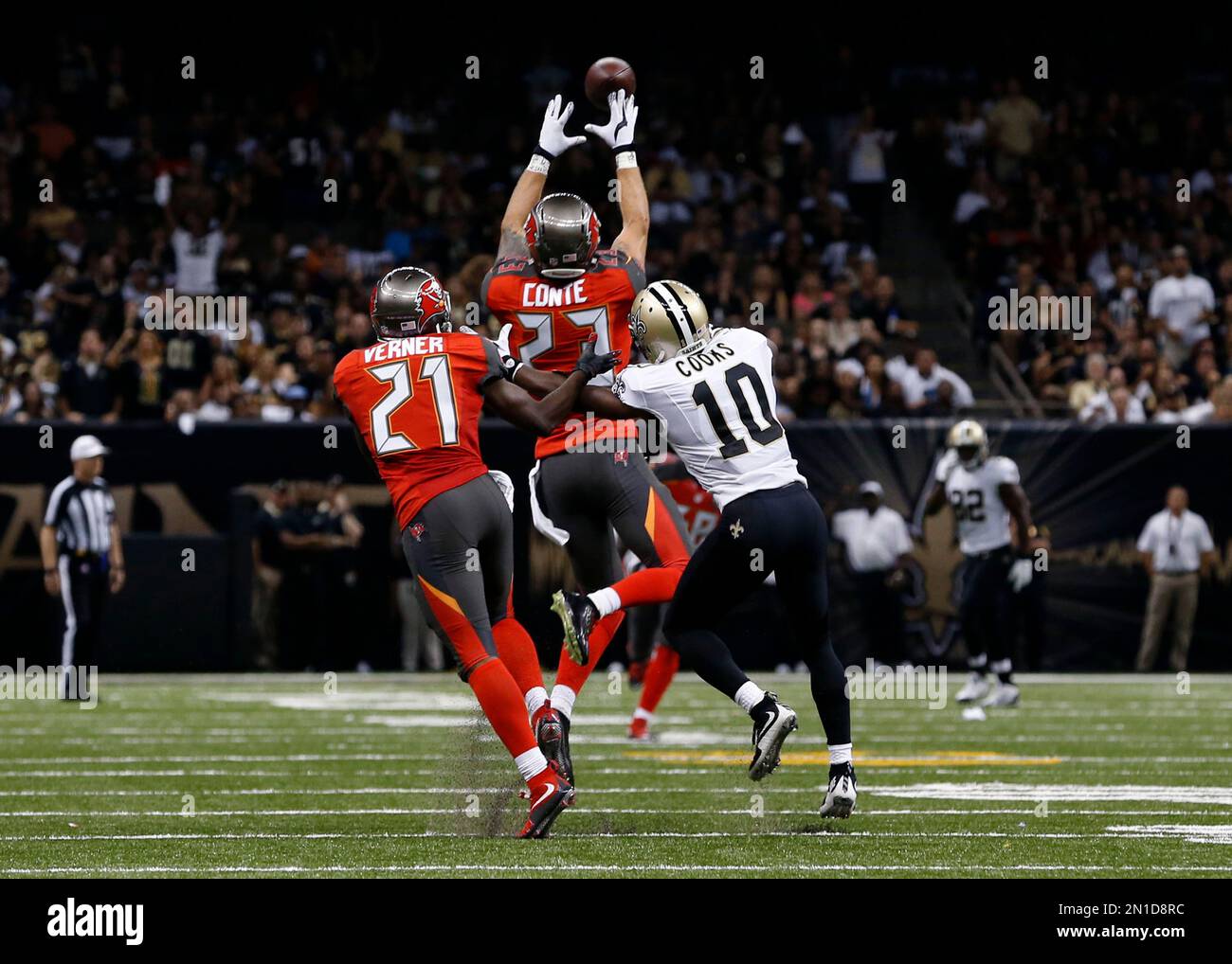 Tampa Bay Buccaneers defensive back Chris Conte (23) intercepts a pass ...