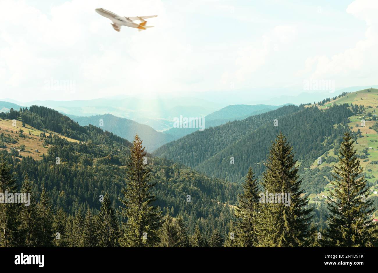 Airplane flying over beautiful hi-res stock photography and images - Alamy