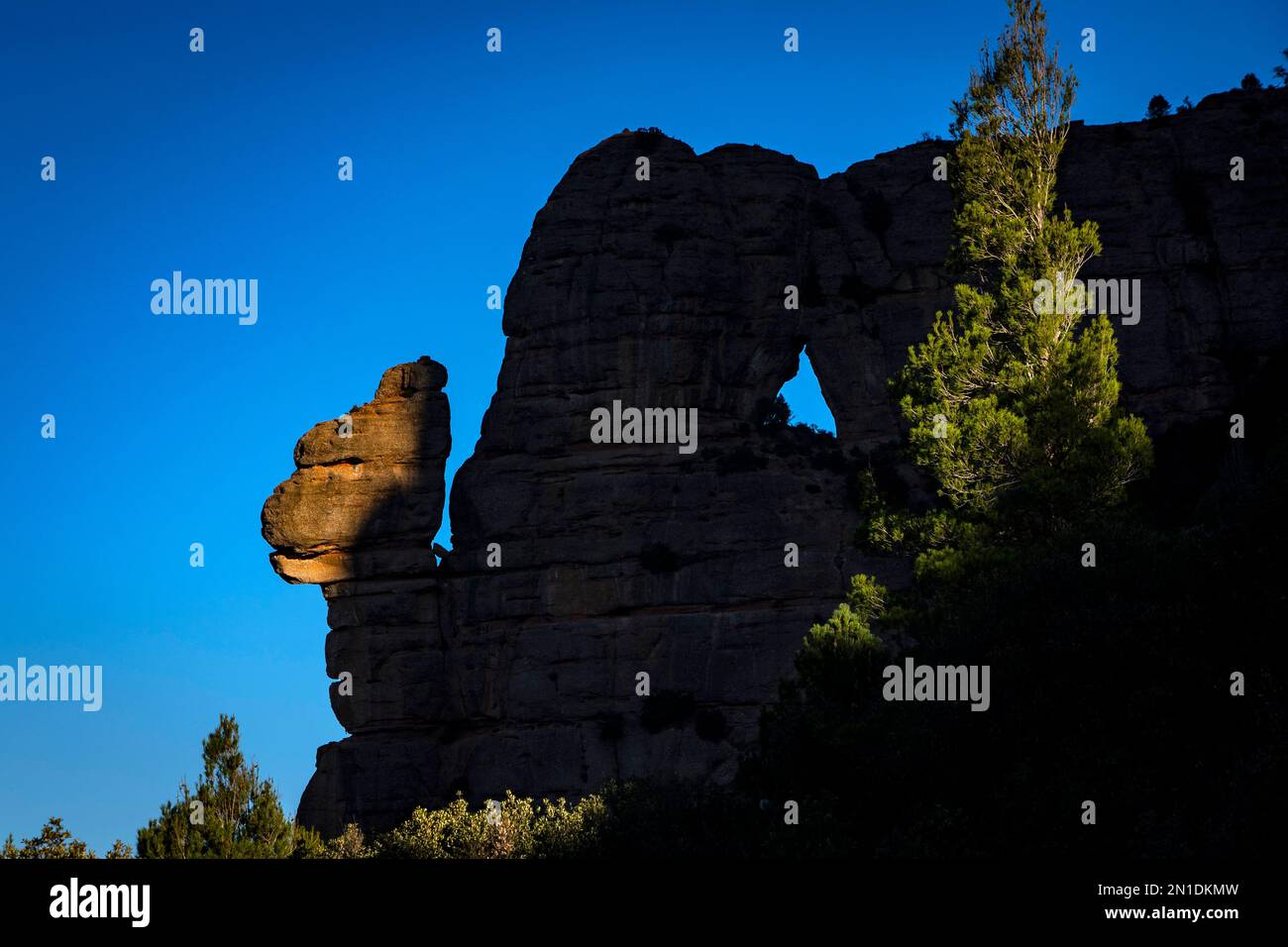 La Cadireta, morro de gos. La Roca Foradada, Las Agulles, Montserrat ...