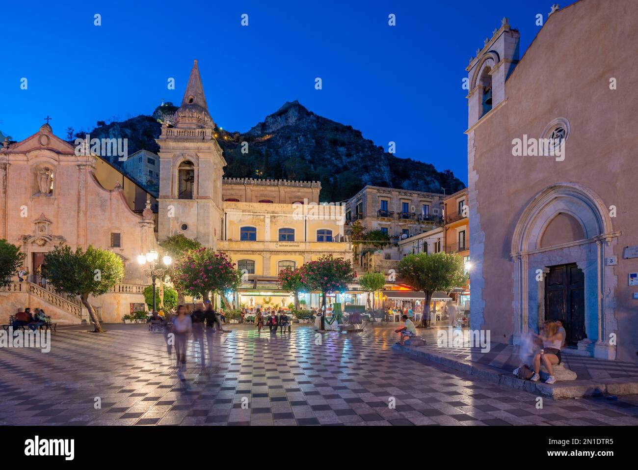 View of Chiesa di San Giuseppe in Piazza IX Aprile in Taormina at dusk ...