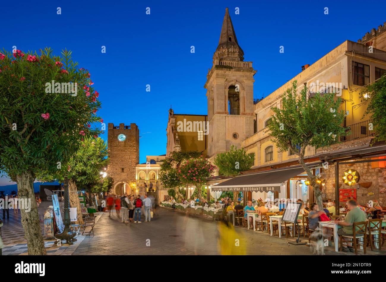 View of Chiesa di San Giuseppe in Piazza IX Aprile in Taormina at dusk ...