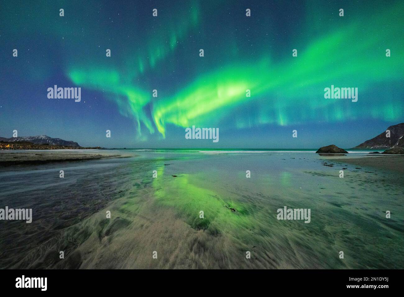 Night sea starry sky northern hi-res stock photography and images - Alamy