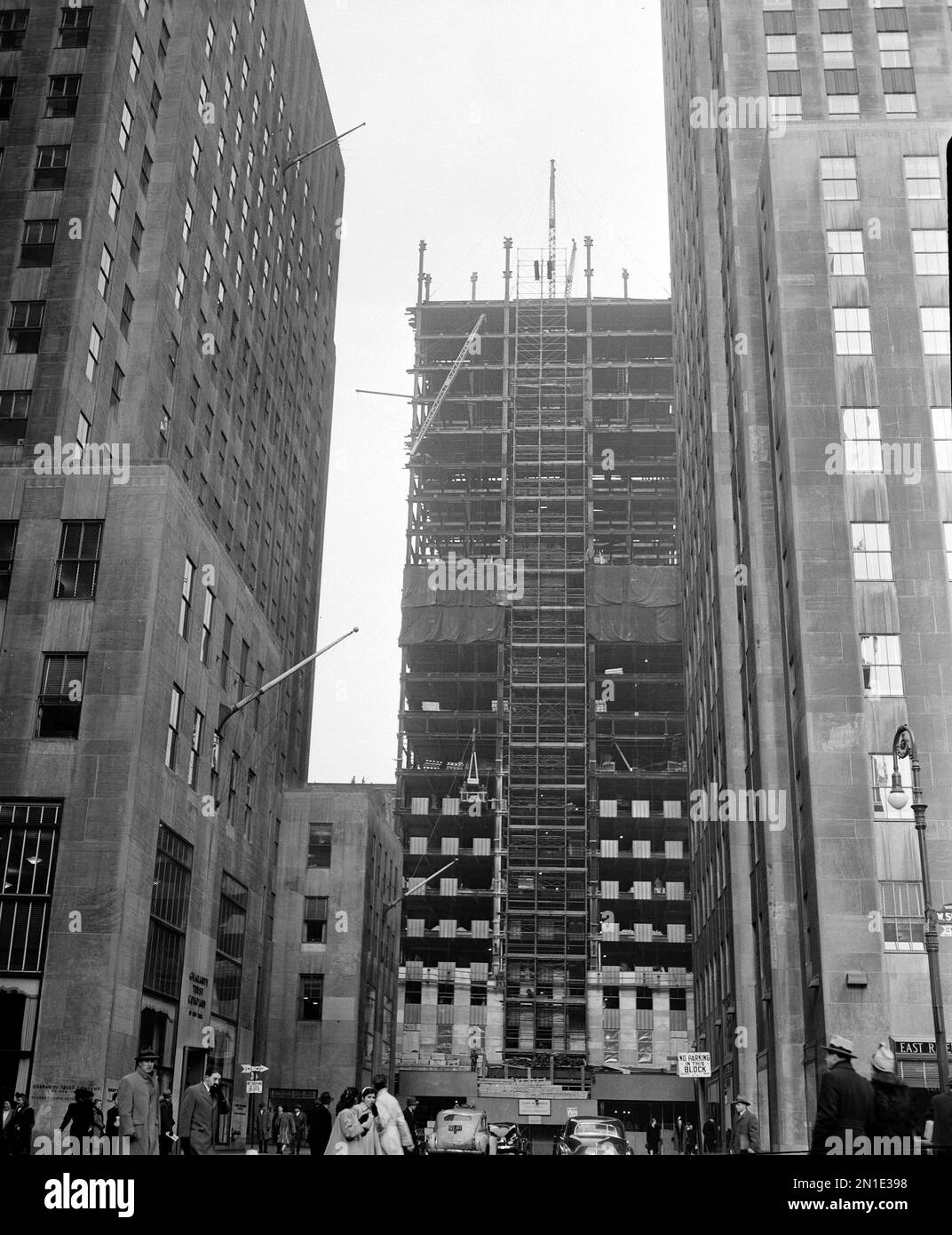 A new building in Rockefeller Center is shown under construction ...