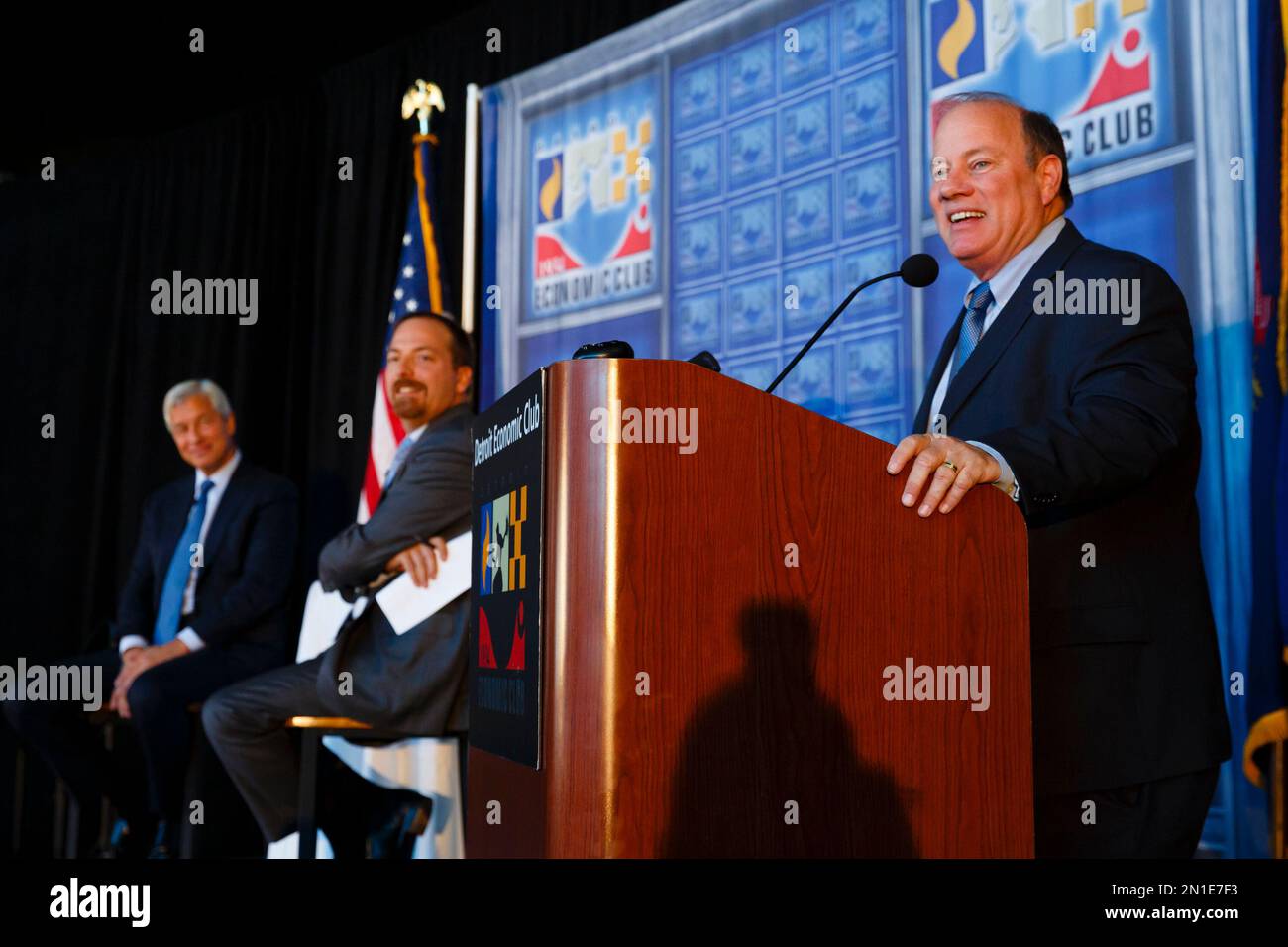 Detroit Major Mike Duggan, right, introduces JPMorgan Chase Chairman ...