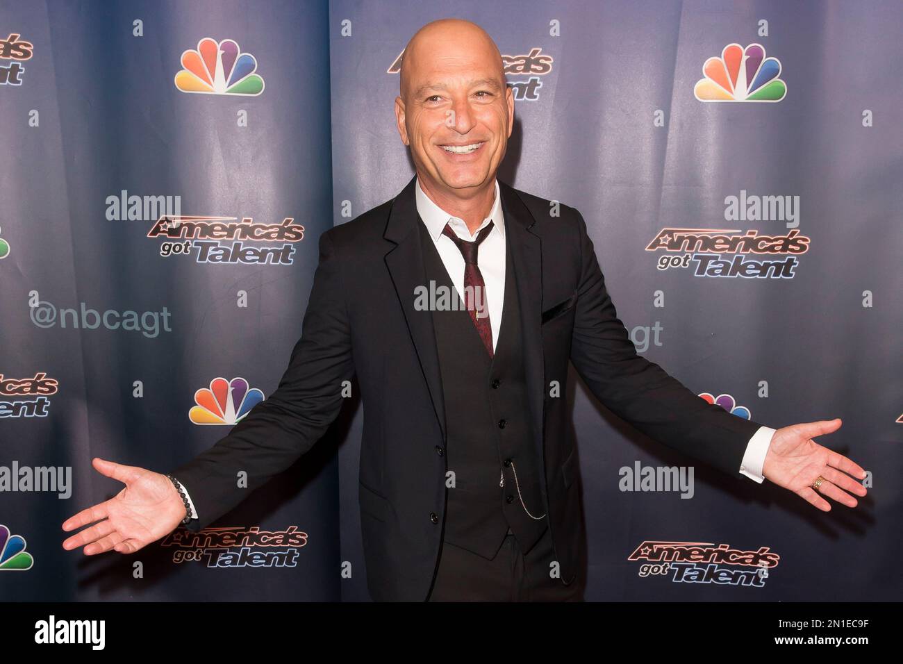 Howie Mandel attends the "America's Got Talent" finale post-show red ...