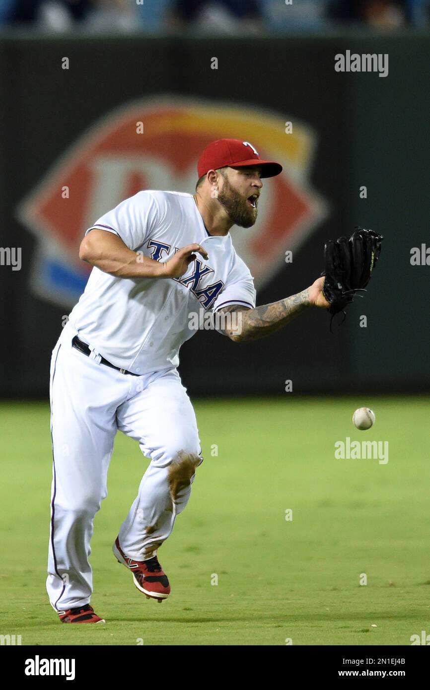 Texas Rangers' Mike Napoli drops a fly ball during a baseball game ...