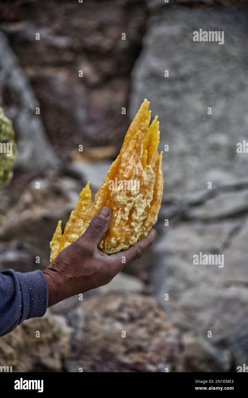 Kawah Ijen sulphur mining, Java, Indonesia Stock Photo - Alamy