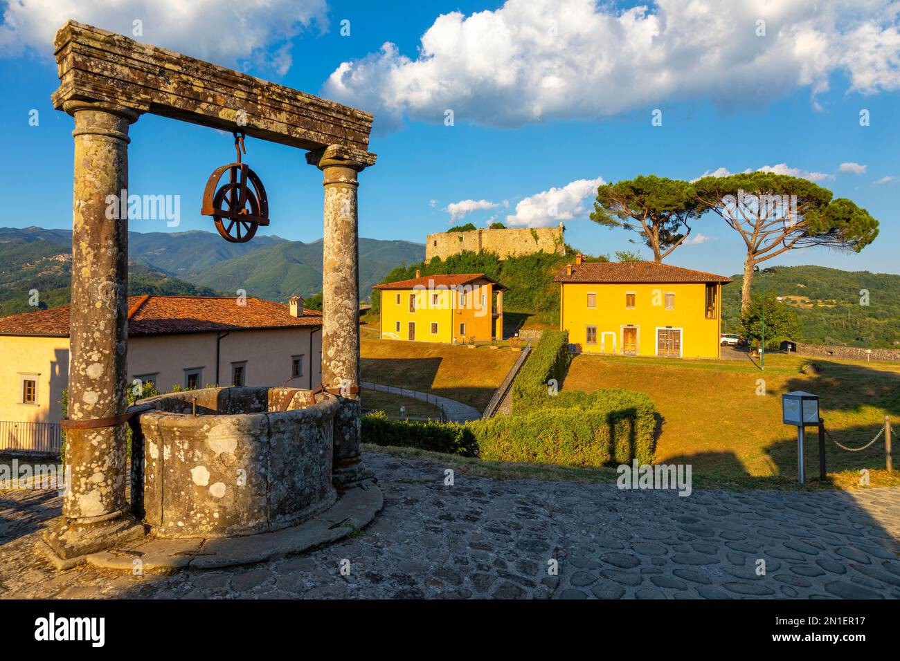 Well of fortezza hi-res stock photography and images - Alamy