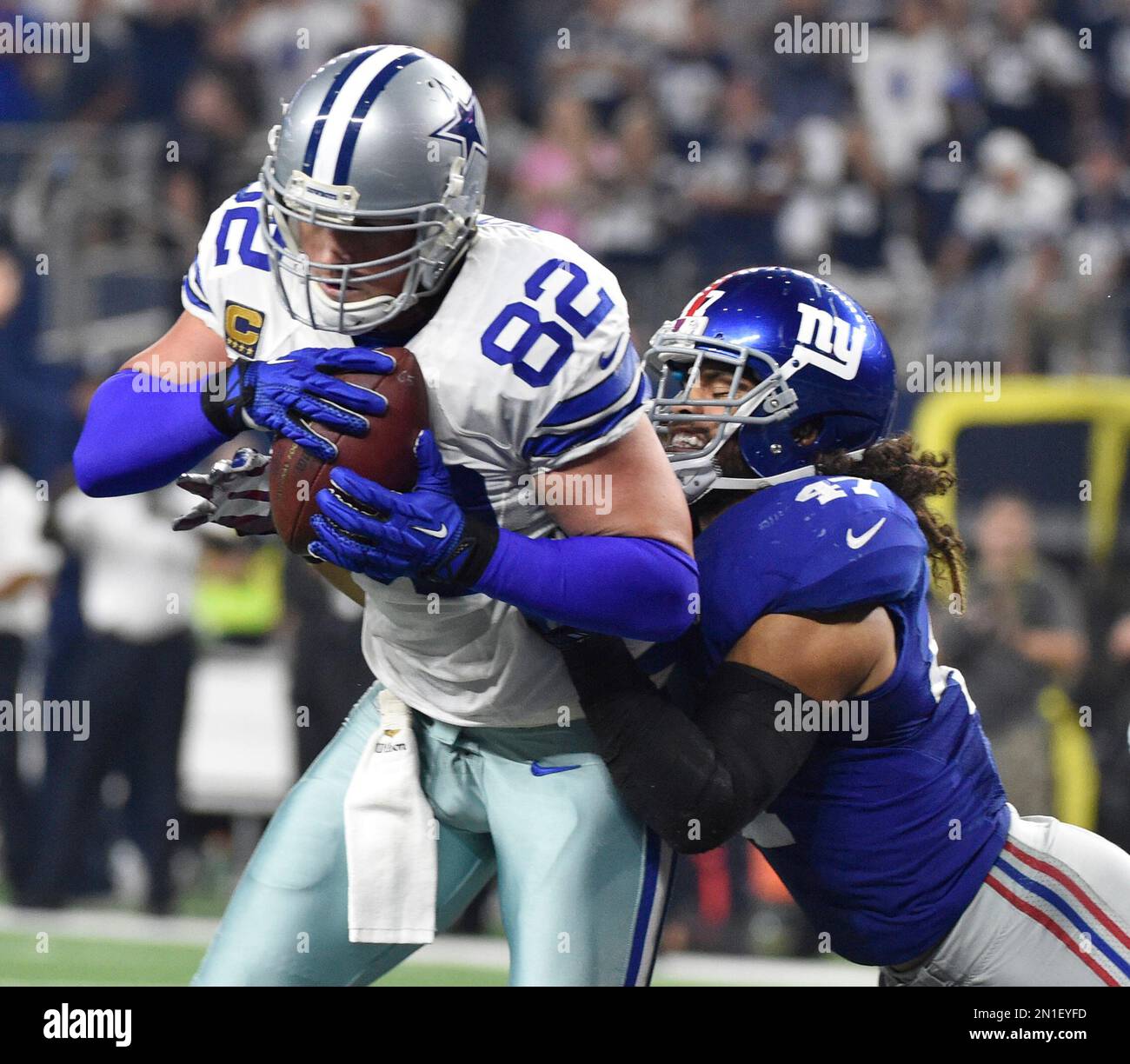 Dallas Cowboys tight end Jason Witten (82) catches a touchdown pass as ...