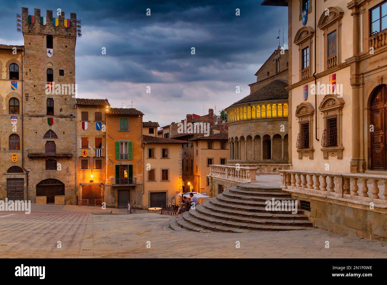 Medieval buildings hi-res stock photography and images - Alamy