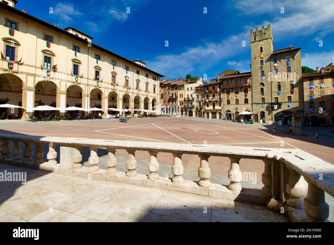 Medieval buildings in Piazza Grande, Arezzo, Tuscany, Italy, Europe ...