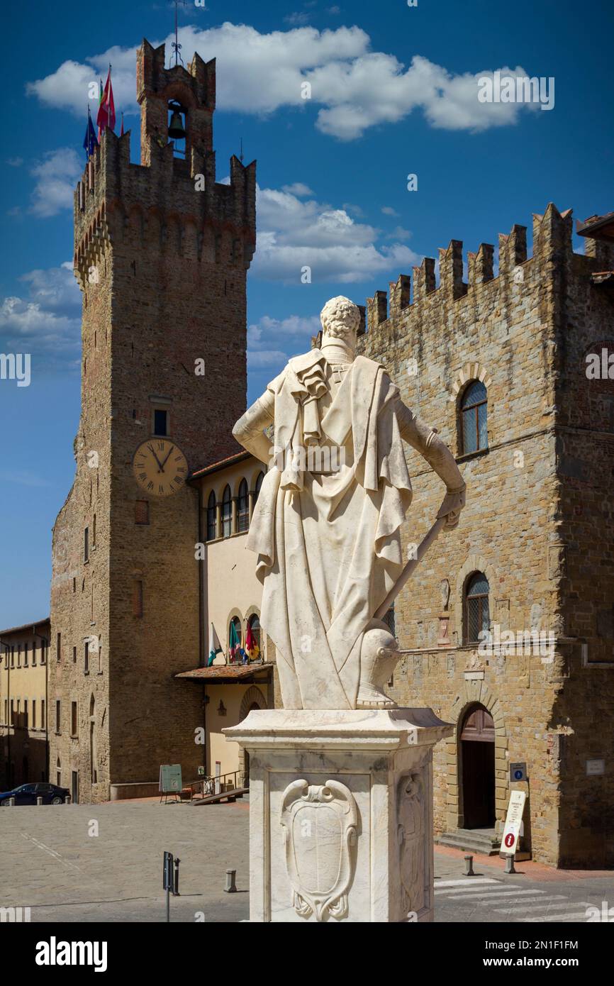 City Hall and Ferdinando I de Medici statue, Arezzo, Tuscany, Italy ...