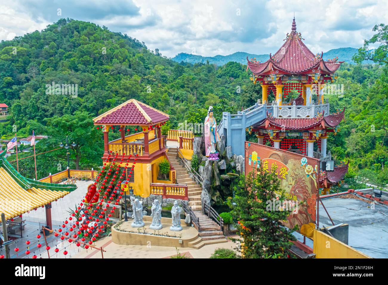 Seremban,Malaysia; Centipede Temple, buddhist temple Stock Photo - Alamy