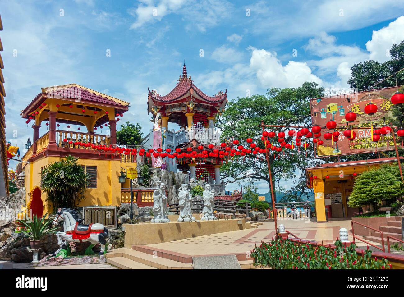 Seremban,Malaysia; Centipede Temple, buddhist temple Stock Photo - Alamy