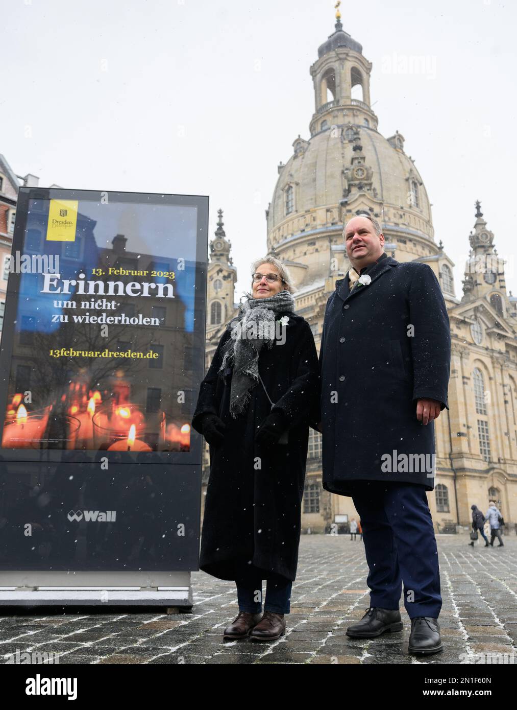 06 February 2023, Saxony, Dresden: Dirk Hilbert (FDP, r), Lord Mayor of ...